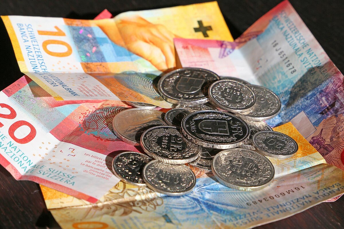 Kantonsrat heisst höhere Kaderlöhne knapp gut